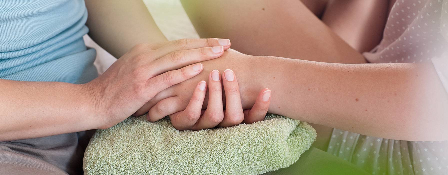Do it yourself how to give yourself a hand massage